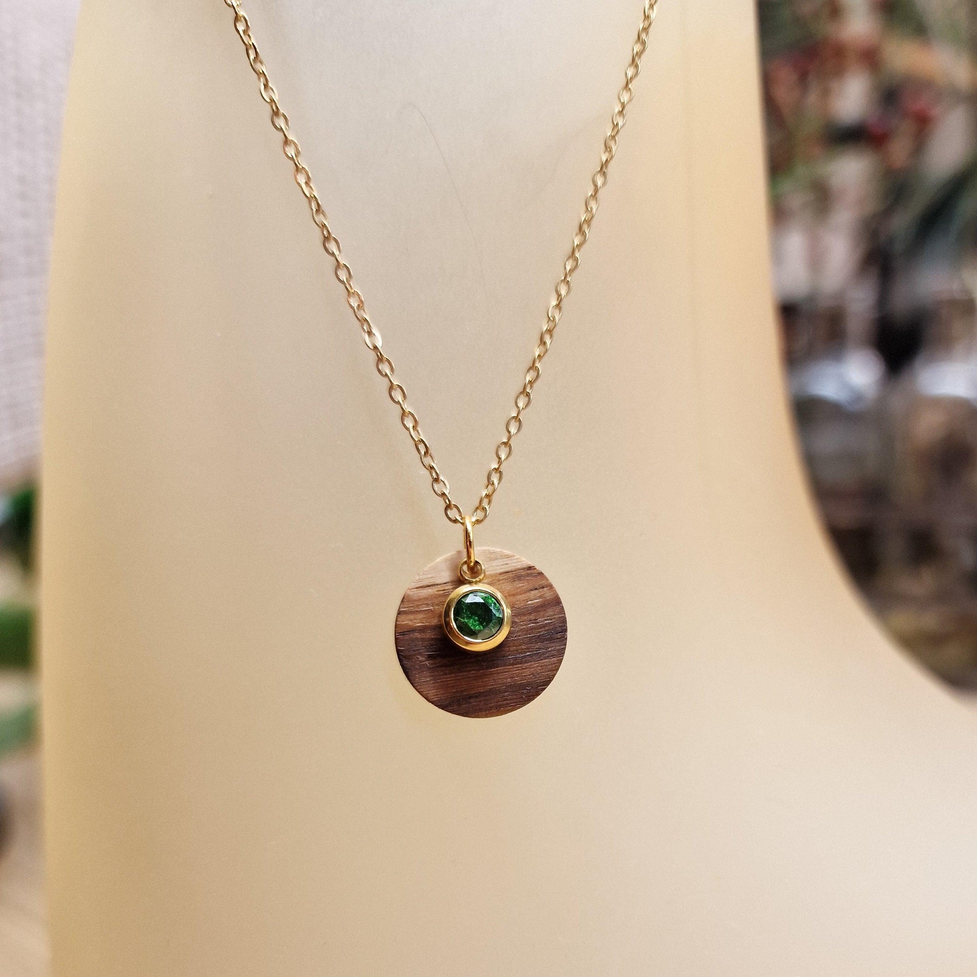 Geburtssteinschmuck von Astwerk – Holzschmuck Astwerk